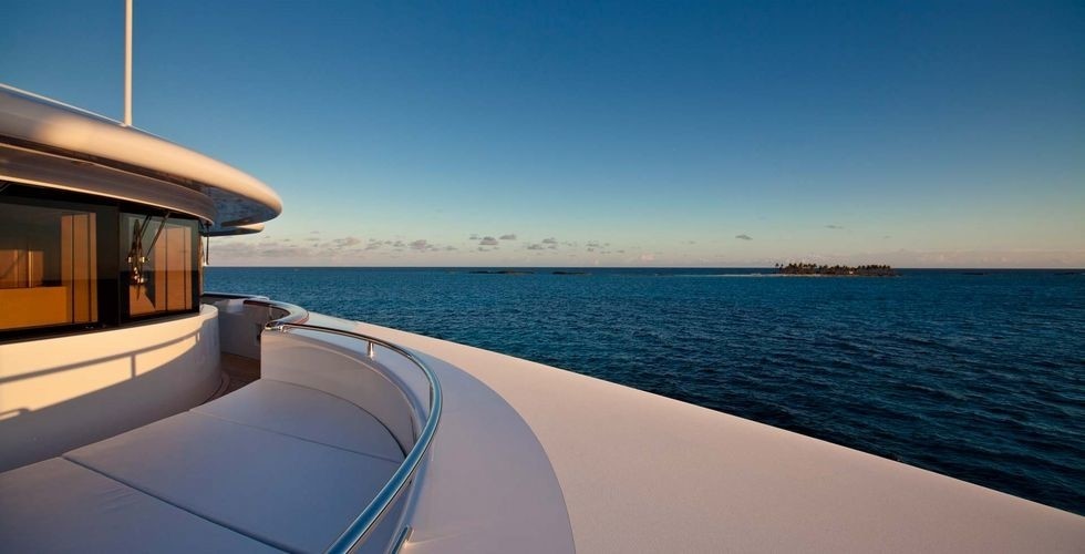 Yacht AQUILA, Derecktor | CHARTERWORLD Luxury Superyacht Charters